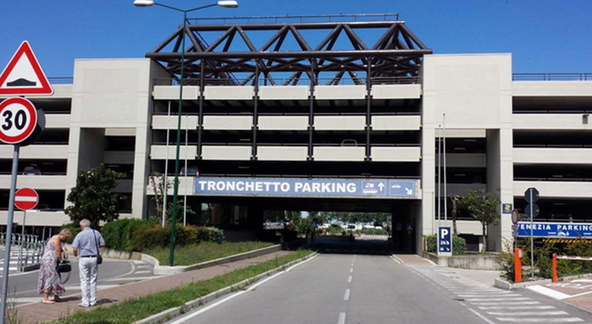 Venice Parking Solutions: Top Places and Essential Tips for Visitors ...